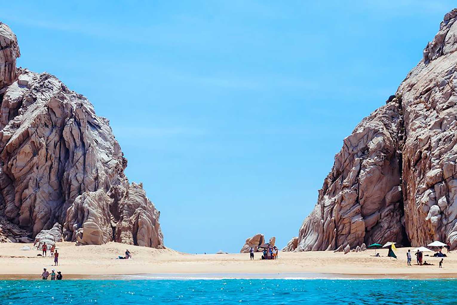 Cinco playas que no puedes perderte de conocer en Los Cabos